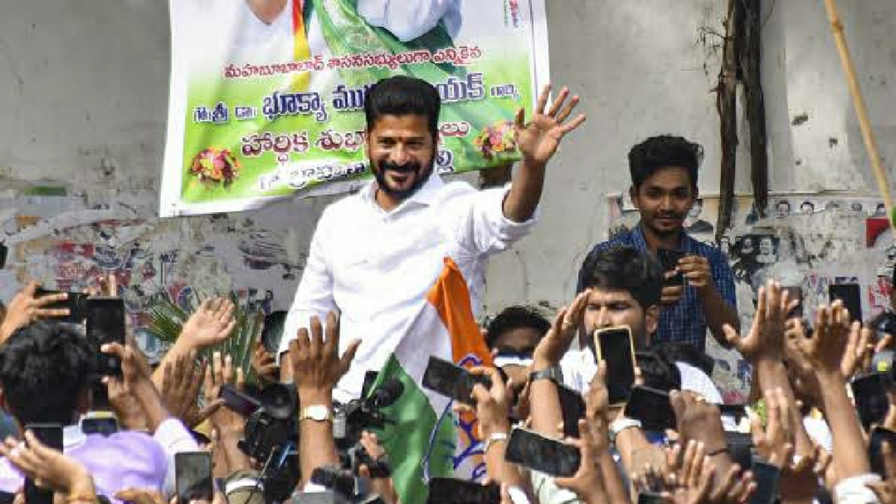 Revanth Reddy | కాసేపట్లో తెలంగాణ సీఎంగా రేవంత్ రెడ్డి ప్రమాణ స్వీకారం